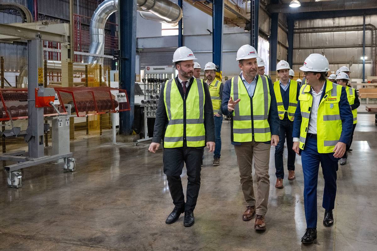 La firma EGGER aprovechó la visita de Frigerio y remarcar la necesidad ...