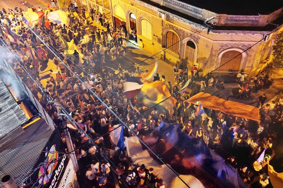 El banderazo estudiantil visto desde el drone de Diario Río Uruguay ...