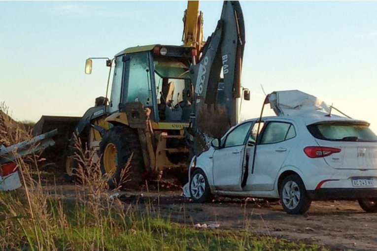 Fatal accidente de tránsito entre un automóvil y una retroexcavadora ...