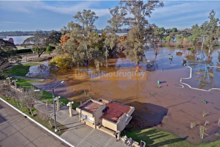 El río Uruguay finalmente alcanzó los 12 metros de altura y continuará ...